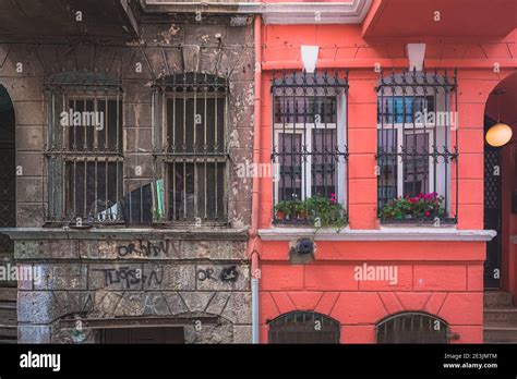 Gentrification And Disparity Between Neighbour Residences In The Authentic And Multicultural