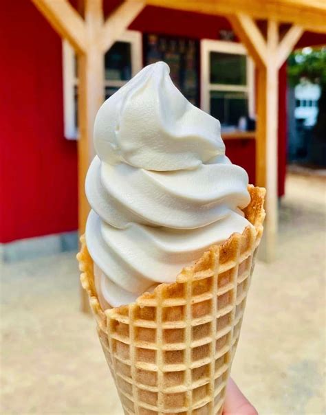 Macks Apples Fine Detail Called Slip Trailing Being Applied At Artinaction By Anne