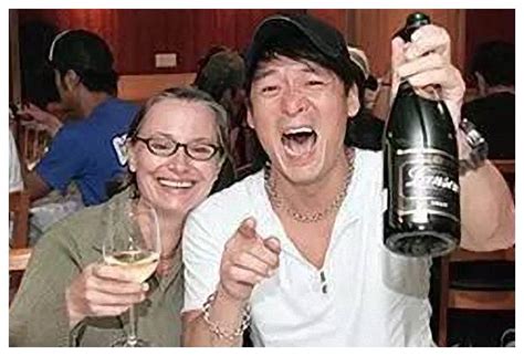 盘点娱乐圈男明星的洋媳妇们，撒贝宁老婆最美，周华健老婆最感人