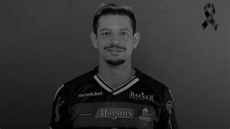 Morre Aos 31 Anos Jogador De Futsal De Time Do Paraná