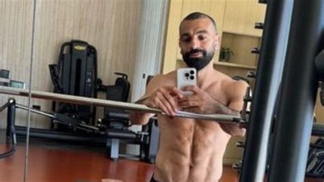 الفرعون بيعاني من الحر محمد صلاح ينشر صورة له من داخل صالة الجيم