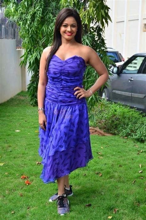Tamil Actress Pooja Kumar Blue Dress Photos 04 114545 Kollywood Zone
