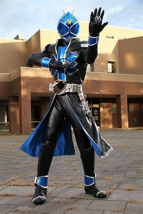 平成仮面ライダーシリーズに関連する映像作品に登場した仮面ライダー、変身フォーム、怪人、アイテムを解説、紹介しています。 仮面ライダー