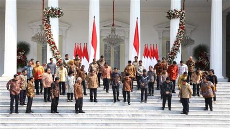 FOTO FOTO Pengumuman Menteri Di Kabinet Indonesia Maju Prabowo Beri Hormat Pada Jokowi