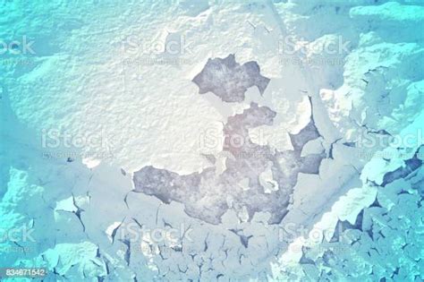 콘크리트 벽에 오래 된 페인트입니다 오래 된 페인트 벽입니다 0명에 대한 스톡 사진 및 기타 이미지 0명 거친 고대의