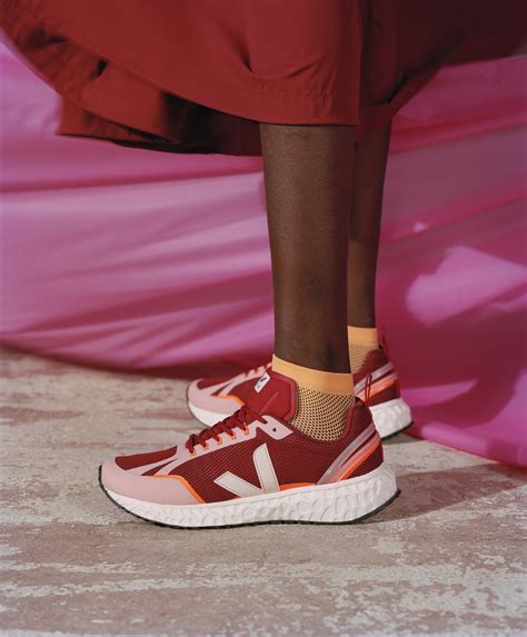 Veja Debuts Running Shoes - WSJ