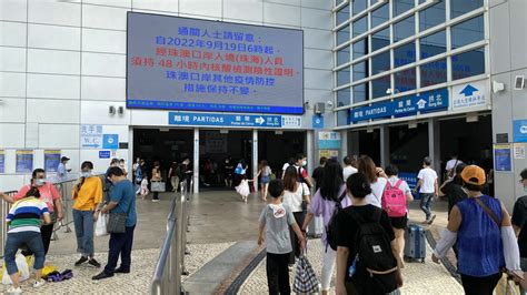 至上午11時】九萬五人次出入境 入境客逾七千八 澳門日報 Macao Daily News