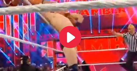 Wwes Charlotte Flair Reacts To Wardrobe Malfunction Fanbuzz