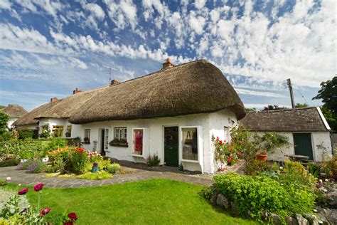 18 Quaint Cottage Garden Designs Bursting With Color Garden Lovers Club