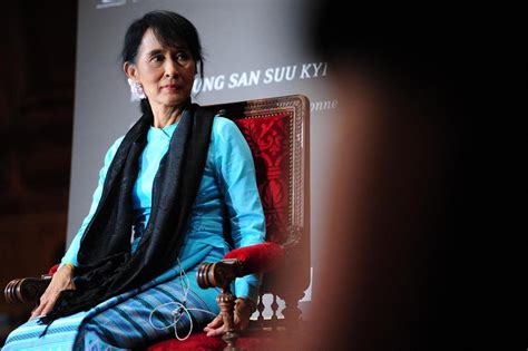 Aung San Suu Kyi Esce Dal Carcere Trasferita Agli Arresti Domiciliari