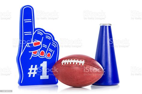 붉은 손톱과 흰색 배경 확성기와 블루 1 거품 손으로 미식 축구 치어리더에 대한 스톡 사진 및 기타 이미지 치어리더 휴대용 마이크 미식 축구 Istock