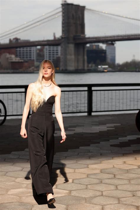 Anya Taylor Joy Walks Around Manhattan In Tiffany Jewelry 40 Photos The Fappening