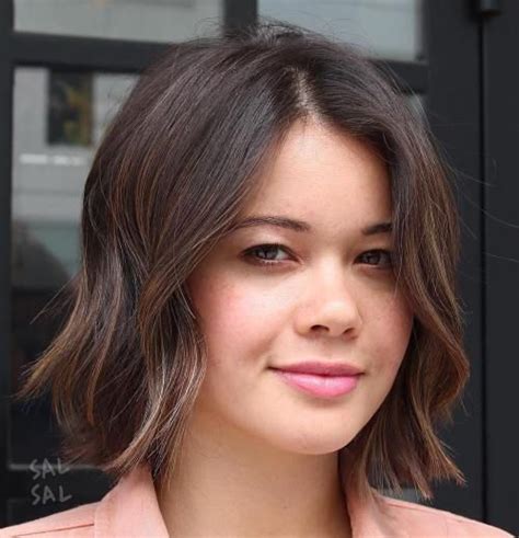 Short Wavy Haircuts For Round Faces