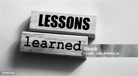 교훈은 분홍색에 나무 블록에 텍스트를 배웠습니다 비즈니스 교육 개념 흑백에 대한 스톡 사진 및 기타 이미지 흑백 0명 개념 Istock