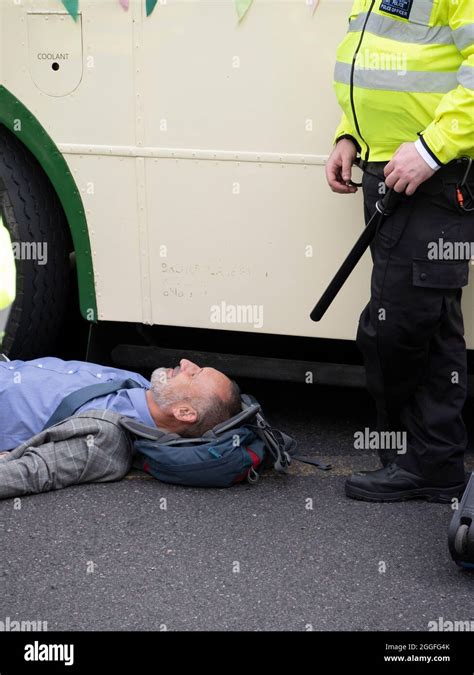 Extinction Rebellion Activists London 31 August 2021 Protesters Block