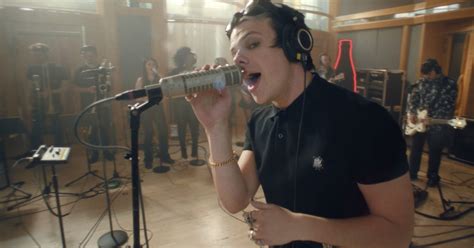 Watch Yungblud Covers Primal Screams Movin On Up With Kerrang