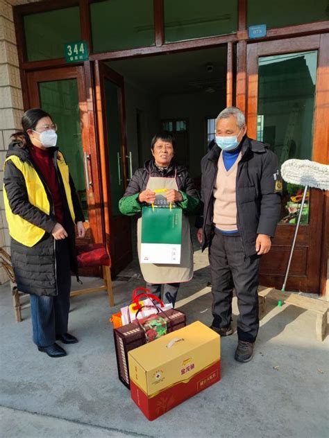 过个干净清爽年！泖港镇志愿者们为辖区老人送温暖澎湃号·政务澎湃新闻 The Paper