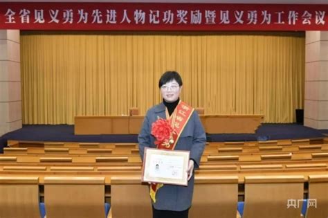 勇救交警 宁波一高校教师被浙江省政府记一等功腾讯新闻