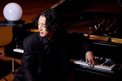ピアニスト角野隼斗、自身最大規模となる全国ツアー”keys”を開催中～サントリーホールでの東京追加公演をレポート Musicman