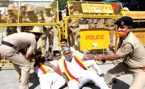 Pro Kannada Activists Protest Against Karnataka Govt Over Sanctioning