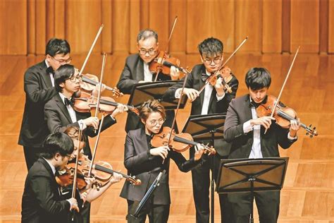 小提琴家姚珏将领衔香港弦乐团献演光明 宝安湾