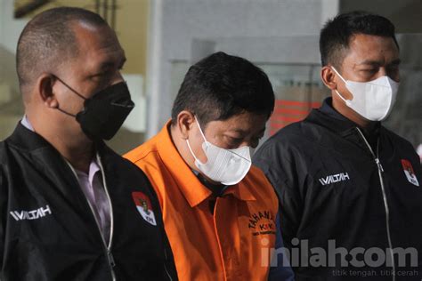 Foto KPK Tahan Penyuap Gubernur Lukas Enembe