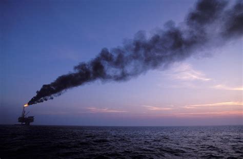 Oil Rig Brent B In The North SeaBohrinsel Brent B Greenpeace Norge