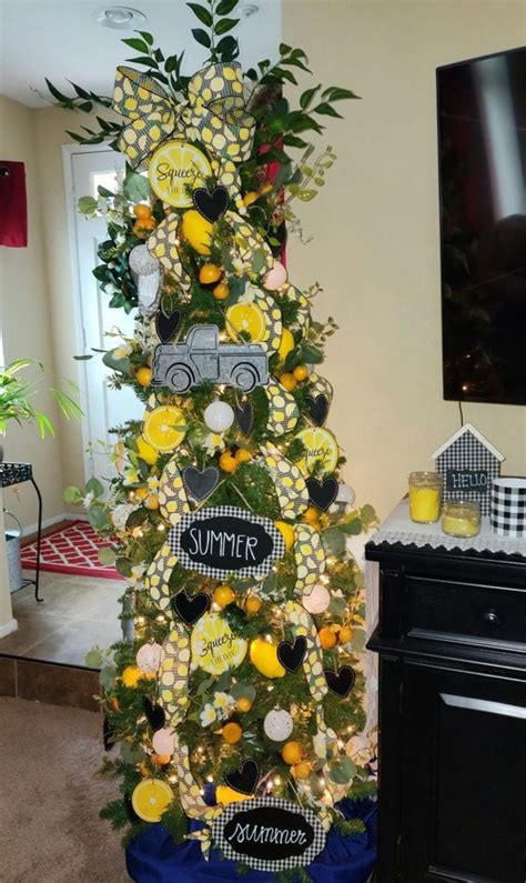 40 Unique Christmas Tree Decoration Ideas For A Festive Holiday