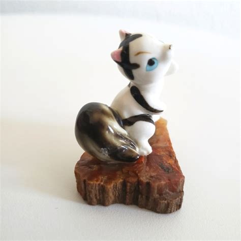 Hollands Showlow Art Squirell Mini Porcelain Collectable Figurune