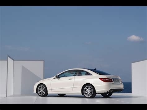 Mercedes Benz E Class Coupe White Wallpaper 1920x1440 17442