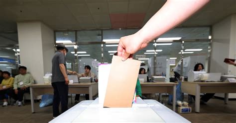 사전투표 둘째 날 오전 11시 기준 투표율 2455역대 최고치