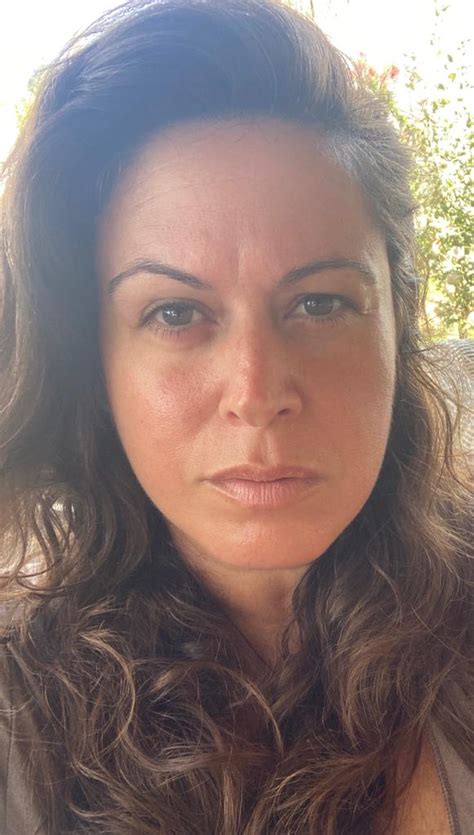 Inbar Berry Rose Hold Your Heart