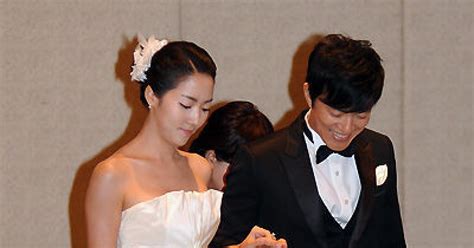 포토 이범수 이윤진 예비 부부의 입장