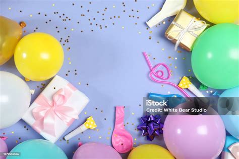 カラートップビューのバルーンテキストの場所を持つお祝いの背景 お祝いのストックフォトや画像を多数ご用意 お祝い ウクライナ カラー