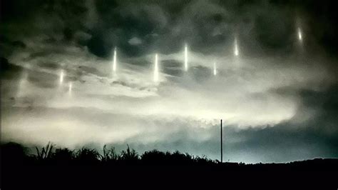 Viral Penampakan 9 Pilar Cahaya Di Langit Jepang Dikira Ufo Ini