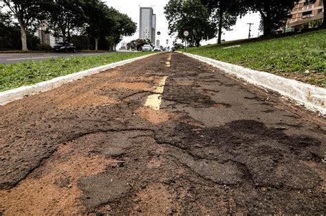 Buracos desníveis no asfalto e iluminação são problemas que ciclistas