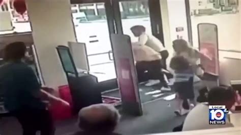 Dad Fights Off Creep Who Tries To Kidnap Son In The Middle Of A Busy Pharmacy The Mirror