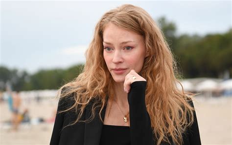 Светлану Ходченкову застали на романтическом ужине с мужчиной — фото ️