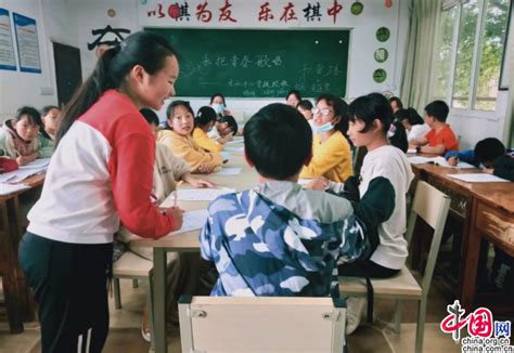 《我爱我们的学校》， 宜宾翠屏方水中心校这样教