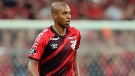 Fernandinho Participa De Reunião Entre Bellintani E Membros Do City