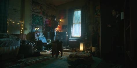 Auscaps Robert Sheehan Shirtless In The Umbrella Academy 1 05 Number