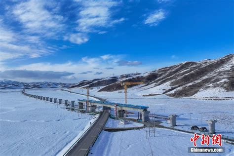 青海西宁至四川成都铁路四川段首座隧道顺利贯通 中国网