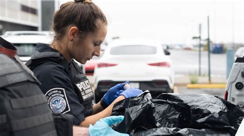 얼음처럼 차가운 코카인 밀수꾼을 잡아라시즌 6 에피소드 8 Apple Tv Kr