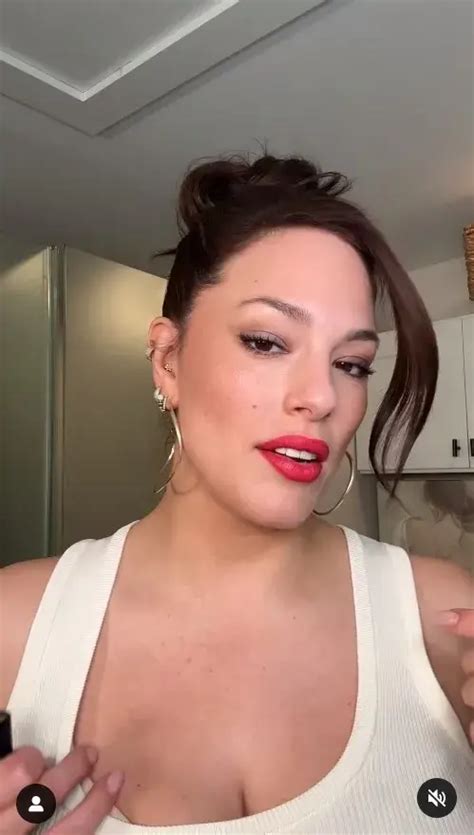 At A Spa In Nyc Ashley Graham Lies Topless Under A Towel While She Receives A Cosmetic Procedure