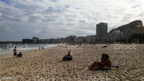 리오 데 자네이 아름 다운 관광 Copacabana 비치를 즐기는 사람들 건물 외관에 대한 스톡 사진 및 기타 이미지 건물