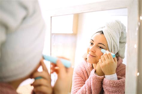 How To Stop Concealer From Creasing Under Eyes 4 Muas Answer