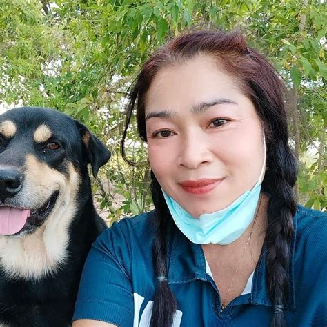 ยายนีกับลักกี้ แฟนเพจ