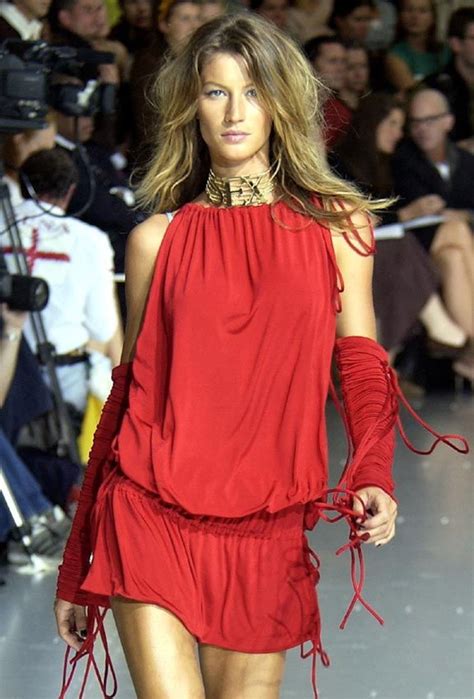 Gisele Bündchen 50 Fotos Emblemáticas Sobre La Pasarela