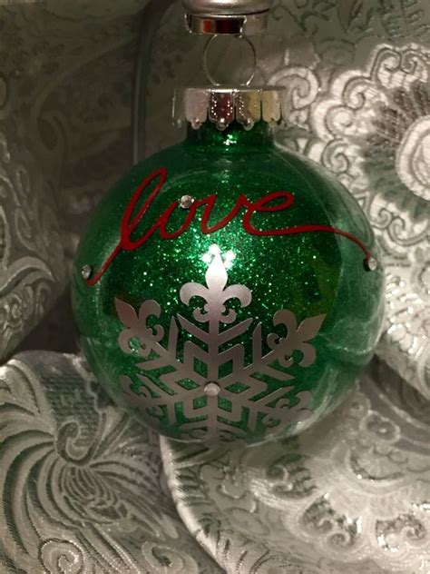 Pin By Pat Sugden On Ornaments Christmas Bulbs Christmas Ornaments