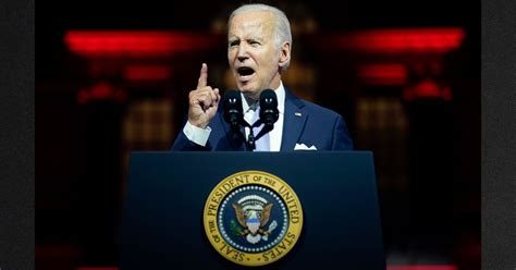 Watch Biden Realizes He S Being Heckled During His Speech And Gets